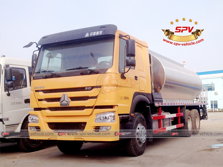 Asphalt distribution vehicle, asphalt distributor, bitumen sprayer ...
