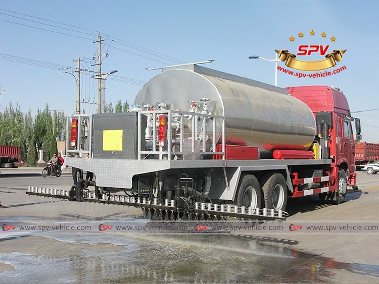 Asphalt distribution vehicle, asphalt distributor, bitumen sprayer ...