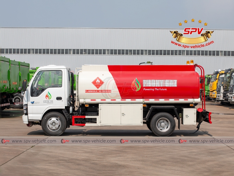 6,000 Litres (1,600 Gallons) Fuel Bowser ISUZU, Oil Transport Truck ...